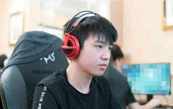 姿态直播透露，RNG急召Letme回归，AJ心态被打崩，让帝救场？