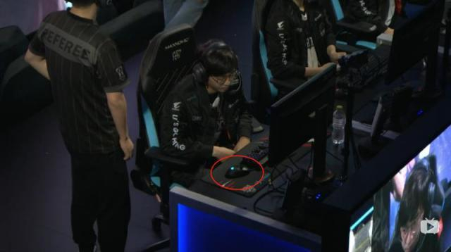 S8小组赛罗技G903失灵五分钟，GRX面对IG饮恨败北