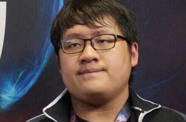 Uzi的2800和Kid的443相比，网友的态度天差地别！退役真的是管用