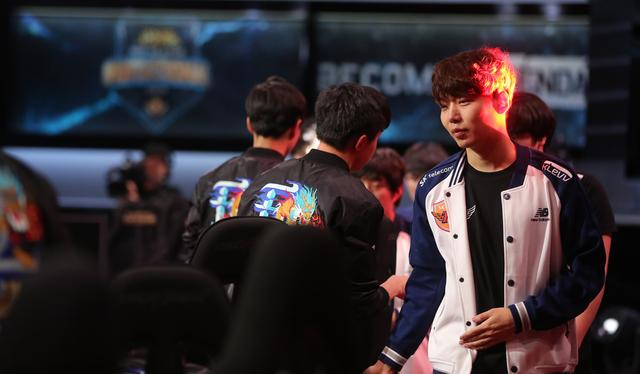 LOL：世界第一上单，MaRin宣布退役，曾经“抢走”Faker的女人|赵恩静|退役|英雄联盟_新浪新闻