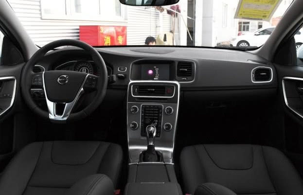 20万喜提沃尔沃S60L，车主：比迈腾有档次，开出去超有面！