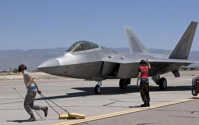 五代机飞行一小时成本，苏57是25万，F22是40万，歼20是多少？