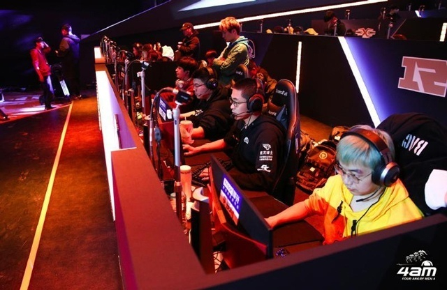 绝地求生FGS首日战罢：韦神4AM第二，17第三，CL第九！