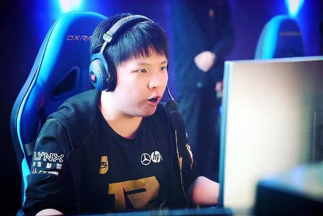 姿态直播透露，RNG急召Letme回归，AJ心态被打崩，让帝救场？