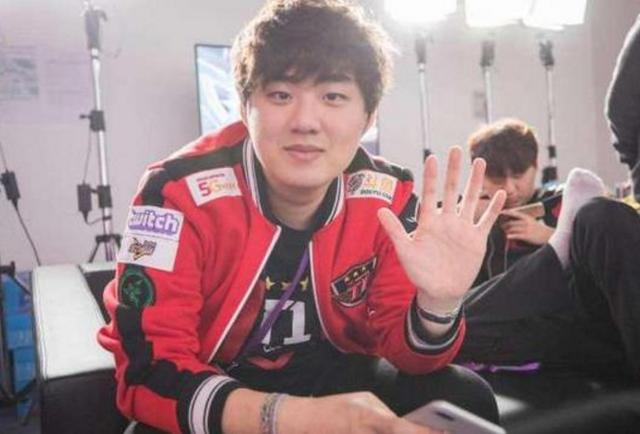 SKT打野给了AD些Bang助