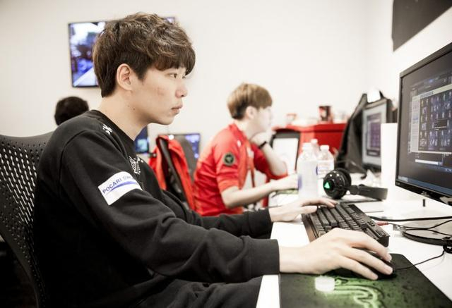 LOL：世界第一上单，MaRin宣布退役，曾经“抢走”Faker的女人