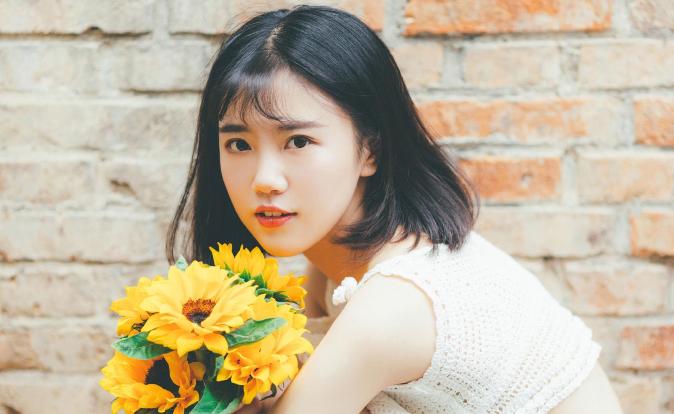一个随便的女人,总是会有这样 不矜持”的表现,男人应该了解