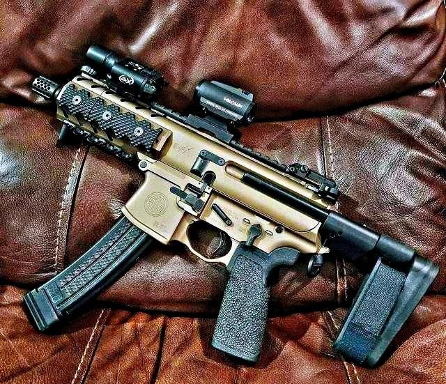 差一点就取代了经典名枪MP5的 SIG MPX冲锋枪