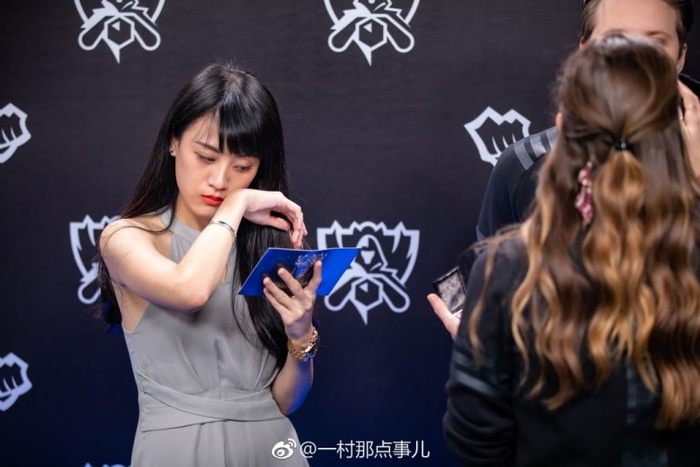 LPL喜提美女主持?SN.Maple女友脸书告别LMS