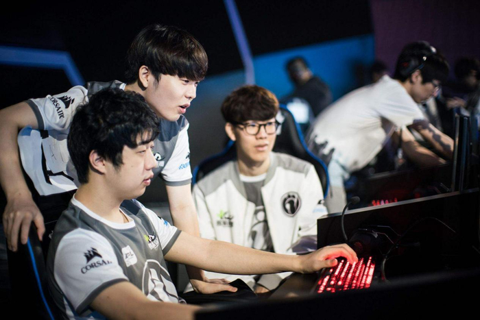 LOL：究竟谁才是最适合IG的上单？Theshy与Duke官方数据大对比