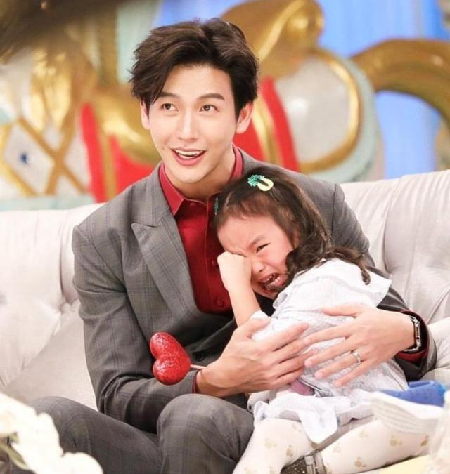 Push带Aff的女儿上节目, 两人甜蜜互动, 画面十分温馨有爱