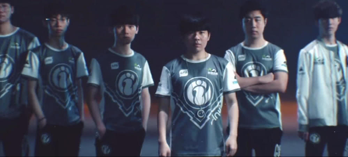 LPL出征S8：让世界知道我们是谁，Uzi厂长携手展望未来