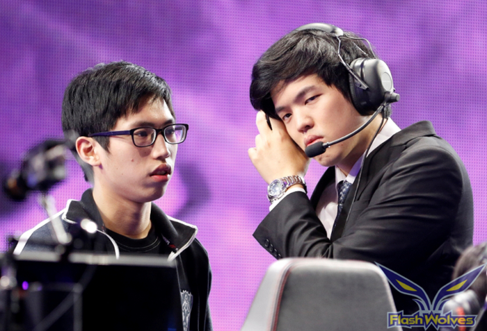 Lms粉丝可怜卡萨在RNG遭遇，结果被前FW教练怒怼！