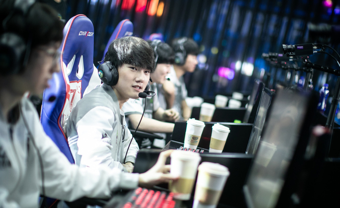 LOL职业选手实力排名出炉，Uzi不敌JKL，明凯让人心疼