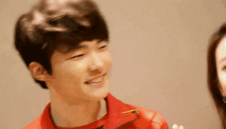 Faker心酸回头瞬间：S4直播回头无人！S7泪别冠军！亚运无奈银牌