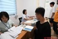 怀化市700多名青年参加定向培养军士体检