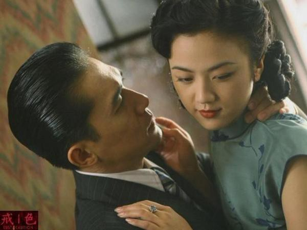 汤唯的《色戒》在韩国上映，无删减版让我们羡慕不已|_新浪娱乐_新浪新闻