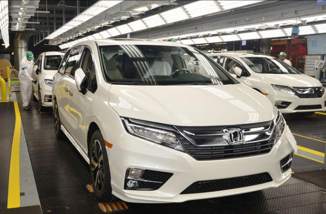 车长超5米7座配10AT，剑指别克GL8，售价仅22万！