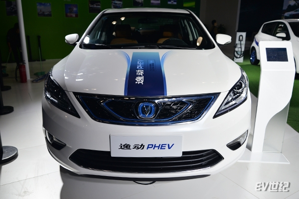 逸动EV300/奔奔EV260/CS15EV 长安四款新能源新车抢先看