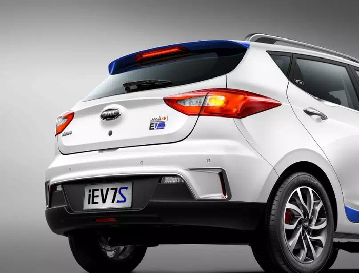 轻松伴你走过春夏秋冬 江淮纯电SUV iEV7S发布 11.95万开启预售