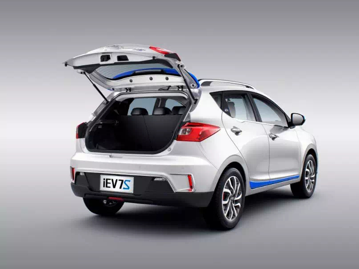 轻松伴你走过春夏秋冬 江淮纯电SUV iEV7S发布 11.95万开启预售