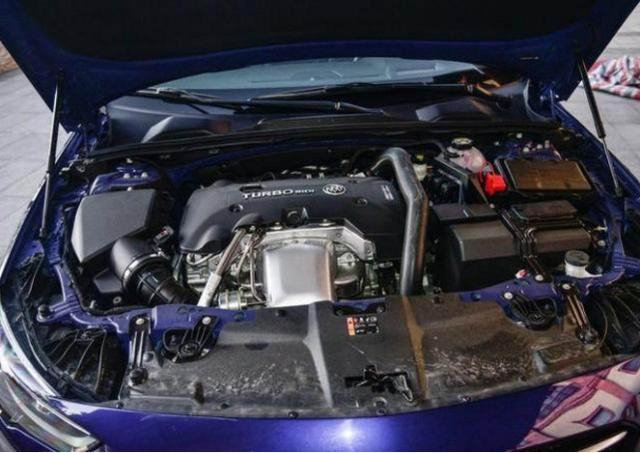 9年终改款，261马力9AT加持，7.2秒破百还买啥大众CC