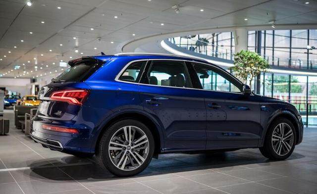 奥迪Q5轴距增加101mm, 后排空间大，销量碾压奔驰宝马