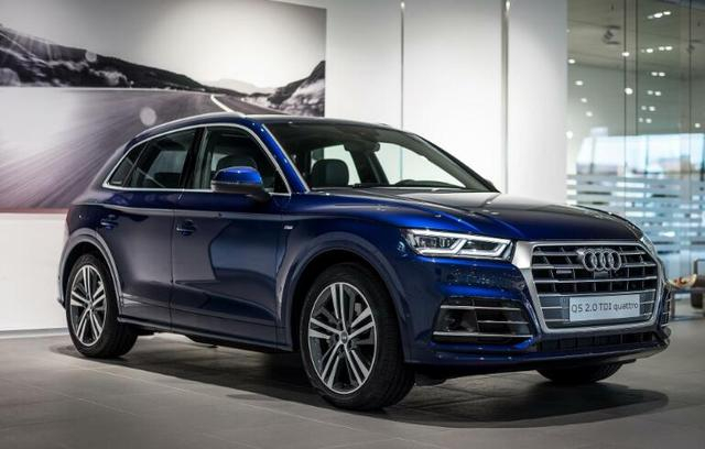 奥迪Q5轴距增加101mm, 后排空间大，销量碾压奔驰宝马