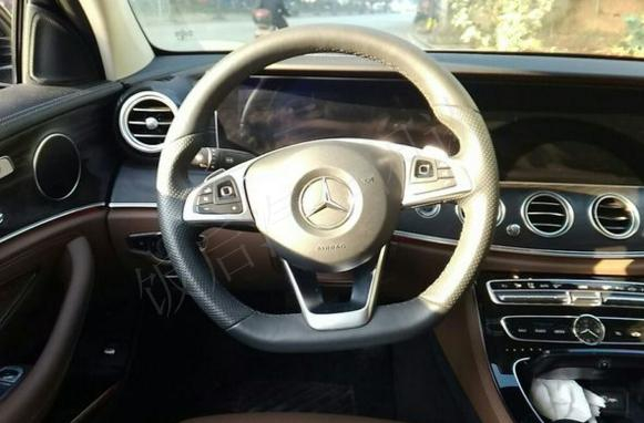 54万元的奔驰E300L借给朋友一天一夜，看到仪表盘后车主强颜欢笑