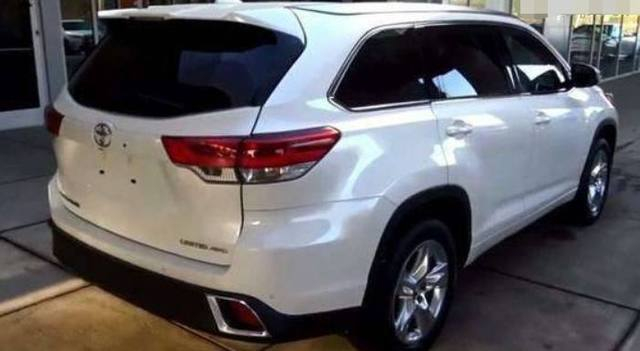 18款汉兰达6座SUV亮相，3.5L+8AT，售23万有6年免检，或成爆款