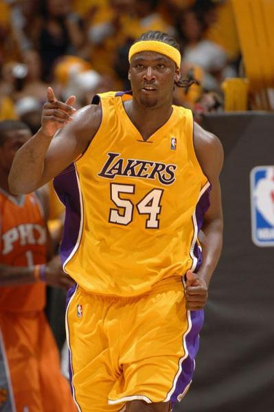 NBA穿54-55号球衣最杰出的5大球星，白巧克力创历史，穆大叔入选