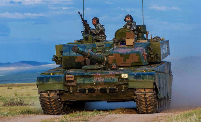 中国99A坦克对俄国T72说：我倒着开，打炮照样秒你！