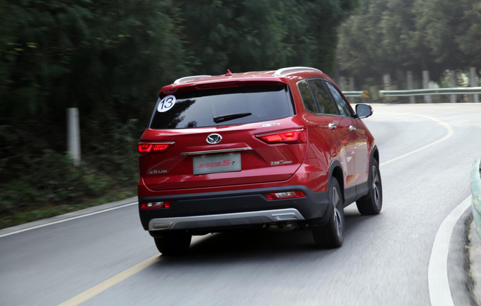 宋楠：装备国产8AT 试驾北汽幻速S7