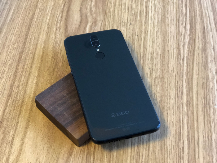 360N6 Pro新机上手体验，简单对比坚果Pro2