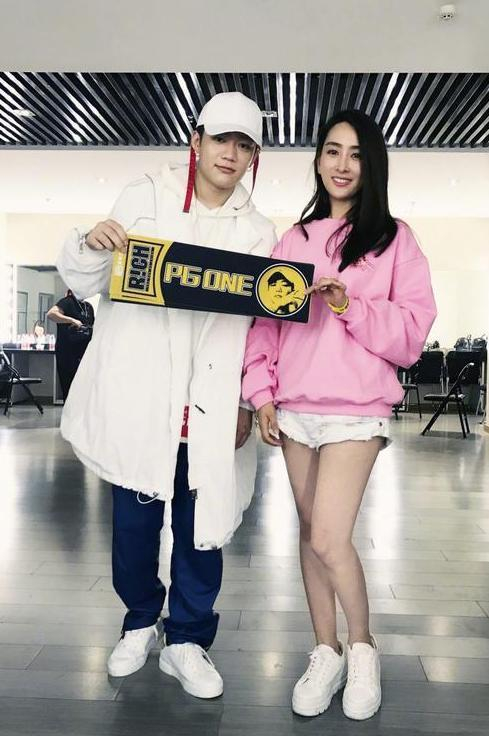 看看马苏同框PGONE，再看看李小璐同框PGONE，差距一目了然了|李小璐|马苏|差距_新浪新闻