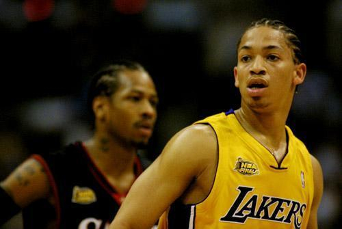 回顾经典：2001年，NBA，76人VS湖人艾弗森巅峰之战（含录像）|湖人|NBA|76人|奥尼尔|科比_新浪新闻