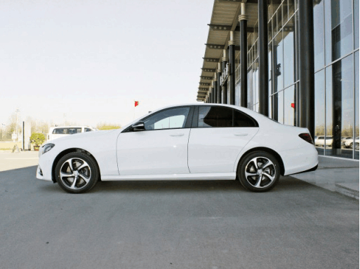 奔驰E级2017款E300L运动豪华型, 给你带来全新的驾驶体验