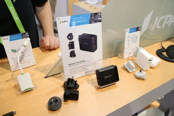CES2018丨配件也创新 JCPAL展出众多手机配件产品