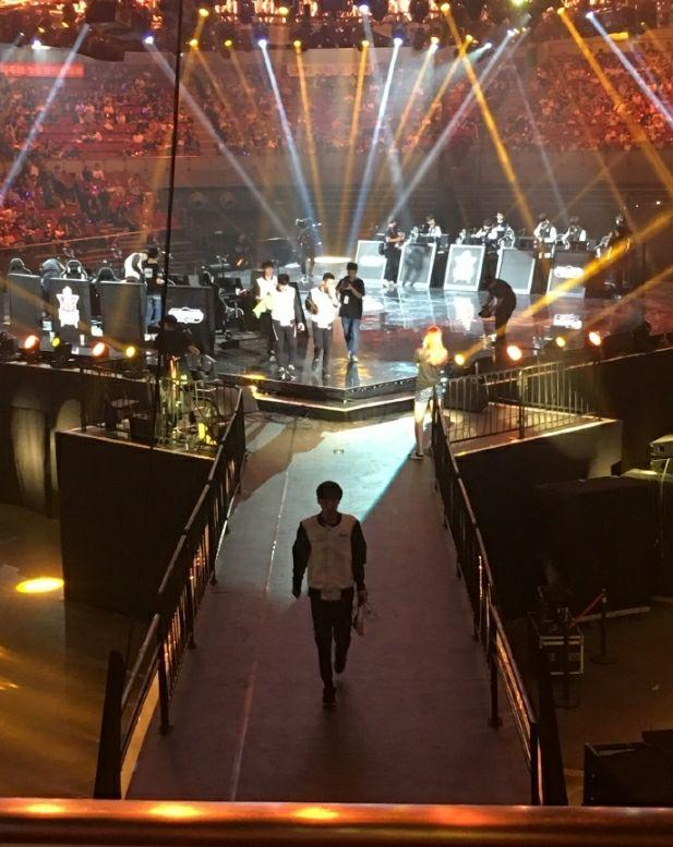 两张照片看出SMLZ离开OMG的改变，解说长毛：他不再是孤军奋