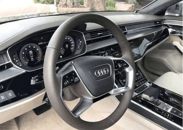 国内首台18款奥迪A8L正式上路, 帅的一塌糊涂, 再看不上奔驰S级