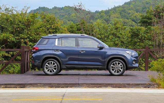 北京现代新ix35上市, 降价3万元11.99万起, 国产SUV 日子难熬了