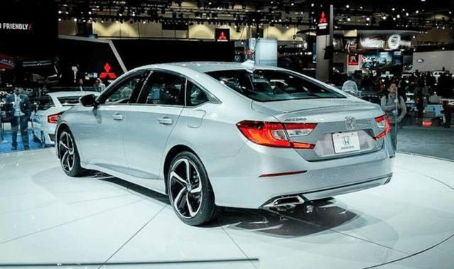 2.0T涡轮搭10AT，16万起明年3月见！