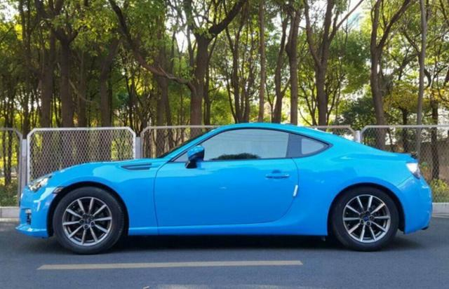 落地价30万,现在只需23万,外观时尚动感,夜场撩妹神器