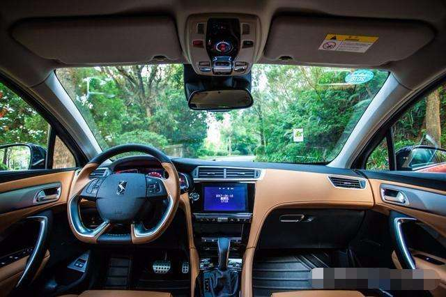 雪铁龙DS6配置新升级, 豪华内饰搭1.6T动力, “秒杀”标致4008