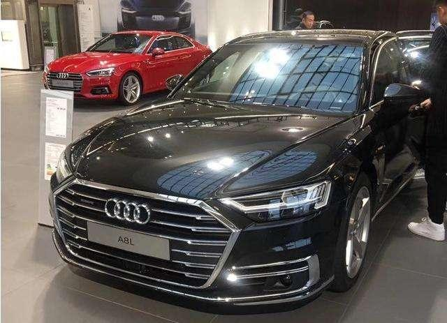 全国首台18款奥迪A8L到店, 一车配6屏, 足以让奔驰S级无地自容
