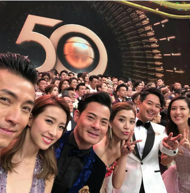 TVB50周年台庆，50位女神花旦同台表演，网友：太美了！