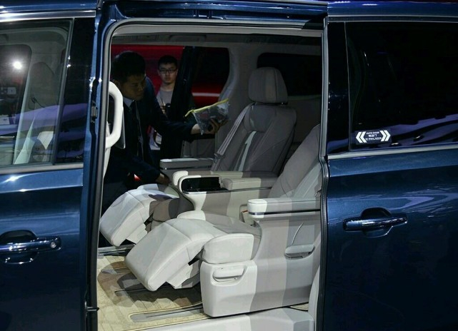 传祺GM8即将上市！网友说:卖16万果断放弃GL6买它