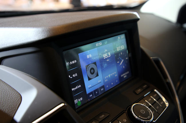 东风风神新AX7手动挡上市 售8.98-10.68万元