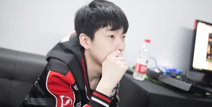 EDG新ad选手登场，轻松虐泉jdg战队