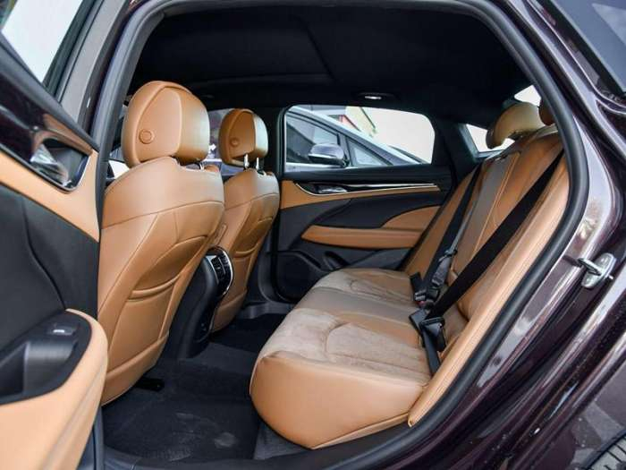 2.0T＋9AT标配全景天窗，气势不输奥迪A6L！